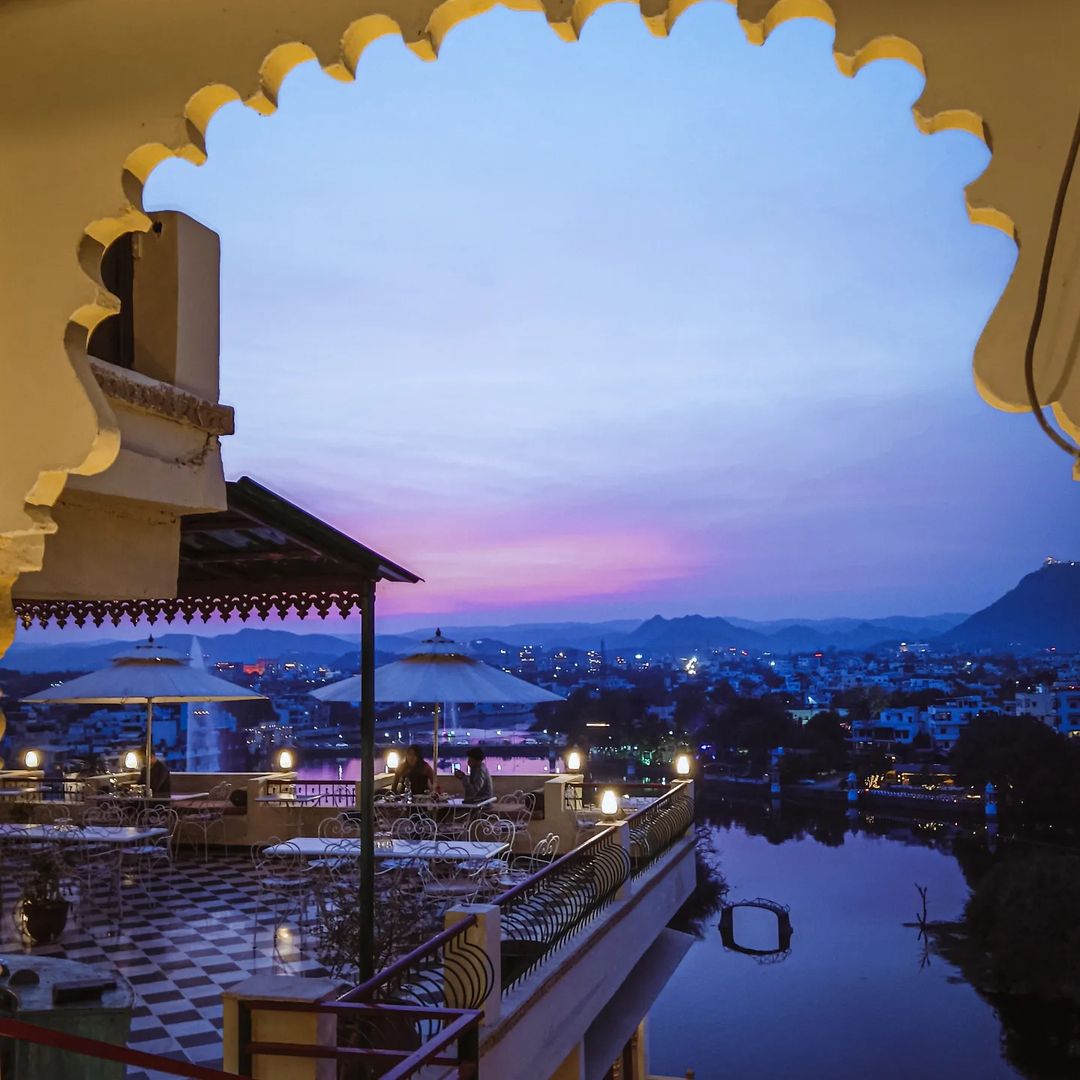 Lake view restaurant | pure veg restaurant in udaipur - jalsa udaipur